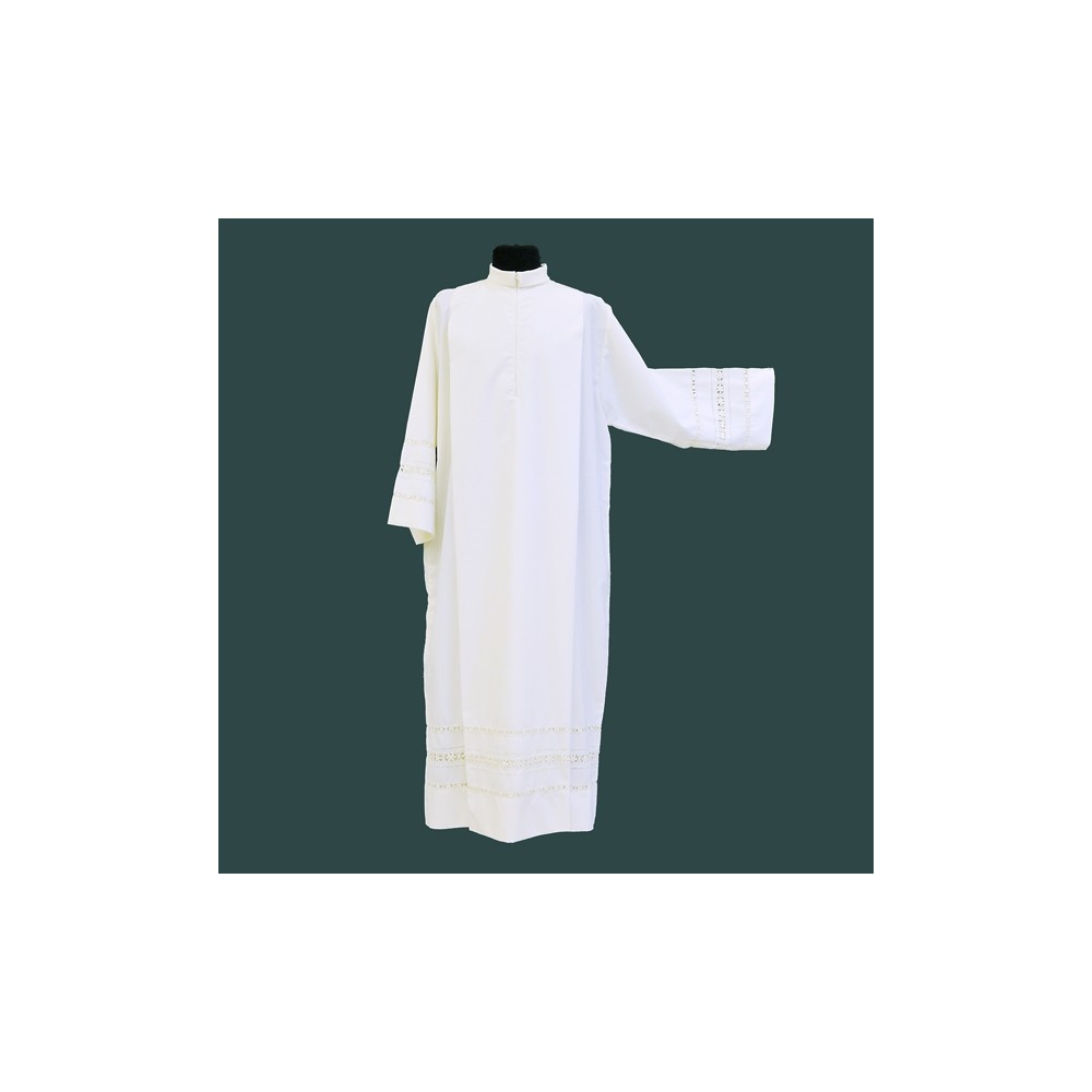 Ivory alb embroidered by hand | Myriam